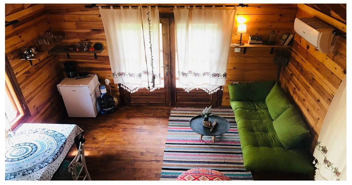 A Wonderful Log House - Easy Tiny House